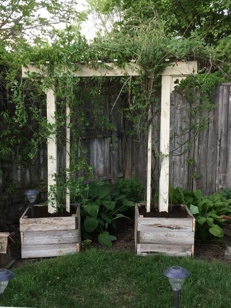 DIY reclaimed wood planter box | My Perpetual Project